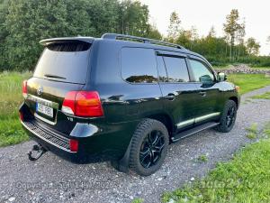 Melns Toyota Land Cruiser 2015 Kuresāre, ar dzinēja tilpumu 4.50 L un nobraukumu 213 tūkst. km par 49900 €, foto 4 vietnē AUTOMOTO.COM.LV