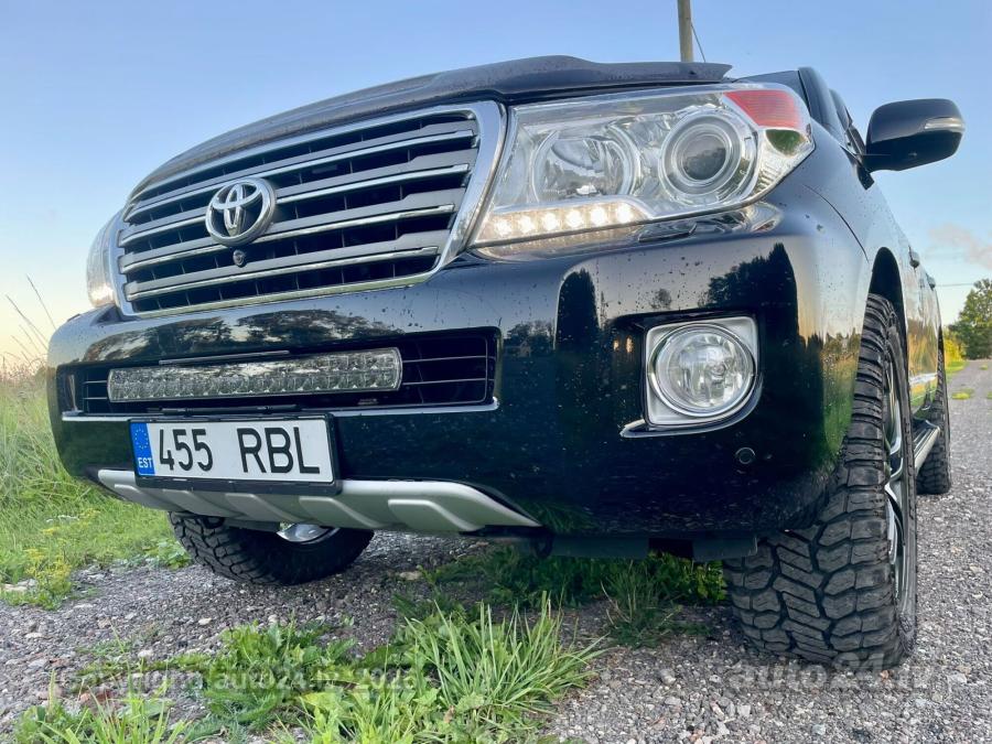 Melns Toyota Land Cruiser 2015 Kuresāre, ar dzinēja tilpumu 4.50 L un nobraukumu 213 tūkst. km par 49900 €, foto 6 vietnē AUTOMOTO.COM.LV
