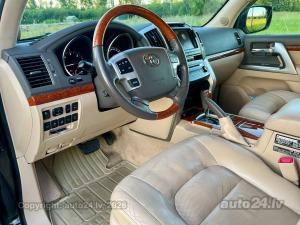 Melns Toyota Land Cruiser 2015 Kuresāre, ar dzinēja tilpumu 4.50 L un nobraukumu 213 tūkst. km par 49900 €, foto 8 vietnē AUTOMOTO.COM.LV