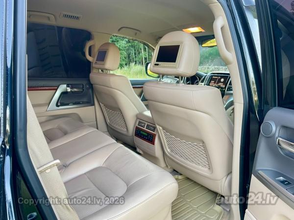 Melns Toyota Land Cruiser 2015 Kuresāre, ar dzinēja tilpumu 4.50 L un nobraukumu 213 tūkst. km par 49900 €, foto 9 vietnē AUTOMOTO.COM.LV