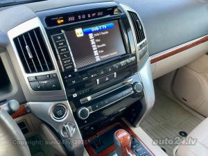 Melns Toyota Land Cruiser 2015 Kuresāre, ar dzinēja tilpumu 4.50 L un nobraukumu 213 tūkst. km par 49900 €, foto 13 vietnē AUTOMOTO.COM.LV