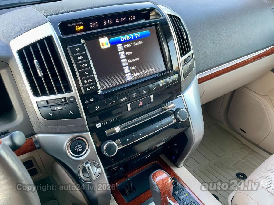 Melns Toyota Land Cruiser 2015 Kuresāre, ar dzinēja tilpumu 4.50 L un nobraukumu 213 tūkst. km par 49900 €, foto 13 vietnē AUTOMOTO.COM.LV