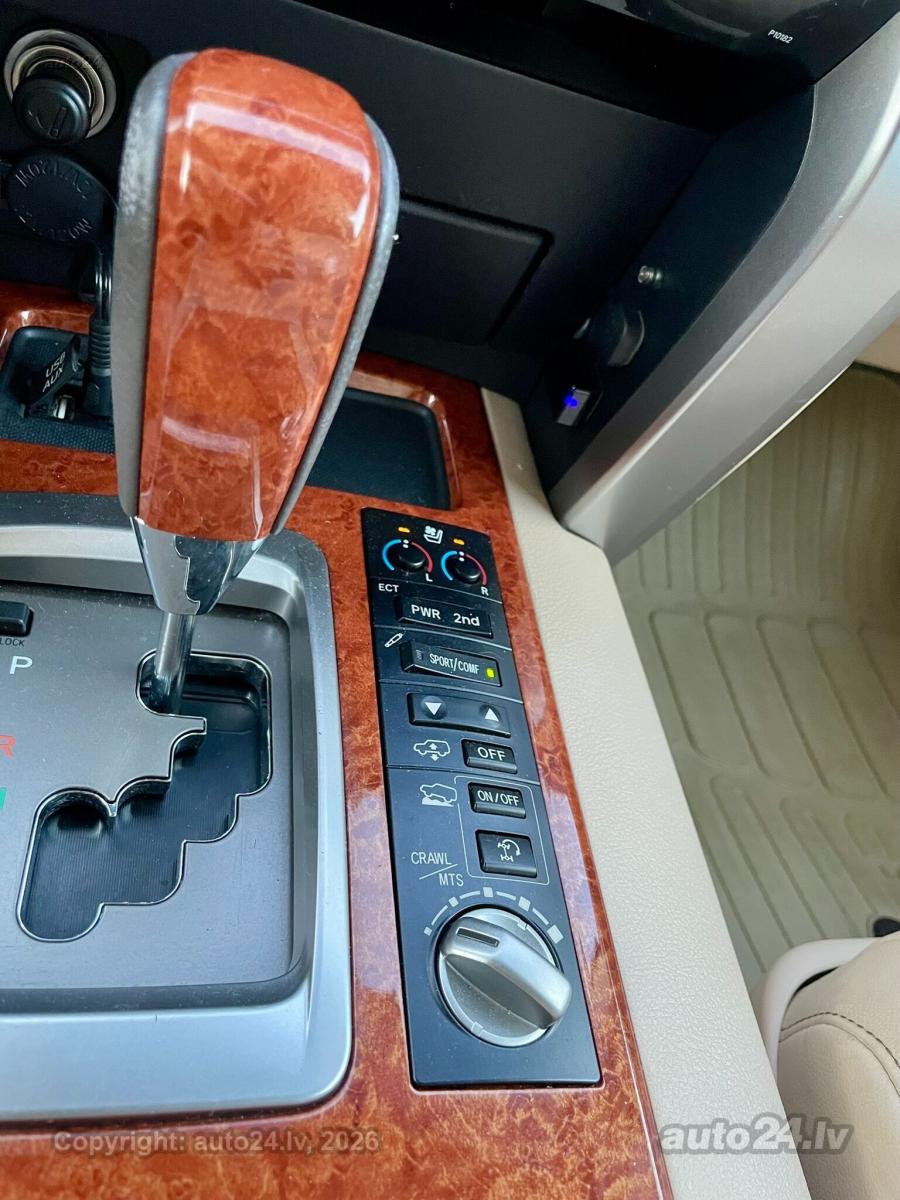 Melns Toyota Land Cruiser 2015 Kuresāre, ar dzinēja tilpumu 4.50 L un nobraukumu 213 tūkst. km par 49900 €, foto 15 vietnē AUTOMOTO.COM.LV