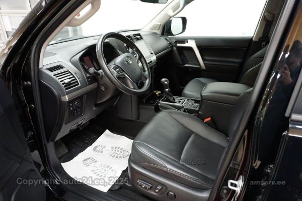 Melns Toyota Land Cruiser 2021 Tartu, ar dzinēja tilpumu 2.80 L un nobraukumu 68 tūkst. km par 46990 €, foto 11 vietnē AUTOMOTO.COM.LV