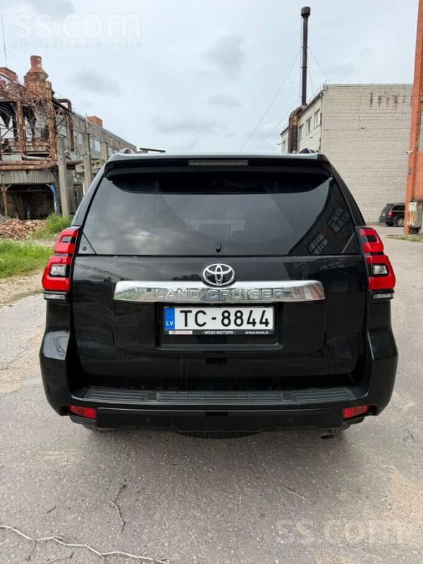 Melns Toyota Land Cruiser 2022 Rīga, ar dzinēja tilpumu 2.80 L un nobraukumu 50 tūkst. km par 52500 €, foto 4 vietnē AUTOMOTO.COM.LV