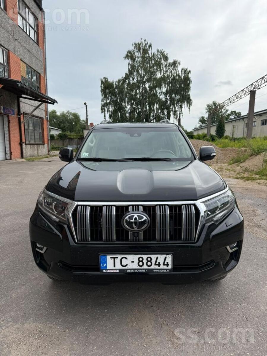 Melns Toyota Land Cruiser 2022 Rīga, ar dzinēja tilpumu 2.80 L un nobraukumu 50 tūkst. km par 52500 €, foto 3 vietnē AUTOMOTO.COM.LV
