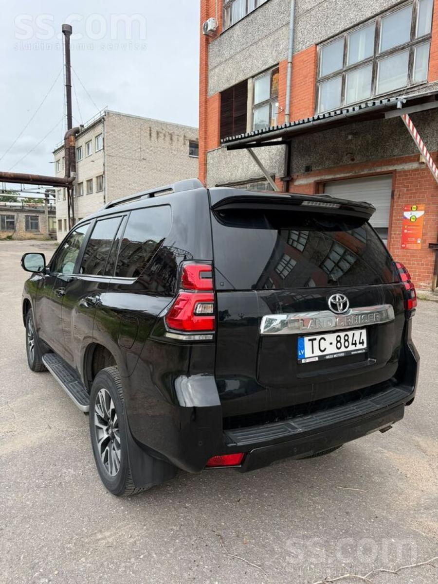 Melns Toyota Land Cruiser 2022 Rīga, ar dzinēja tilpumu 2.80 L un nobraukumu 50 tūkst. km par 52500 €, foto 6 vietnē AUTOMOTO.COM.LV