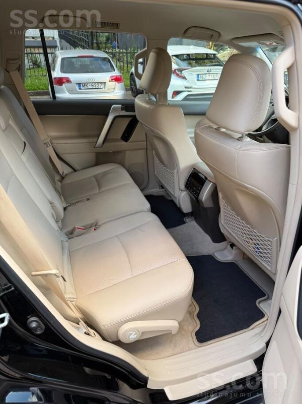 Toyota Land Cruiser 2022 RÄ«ga vietnÄ Melns Toyota Land Cruiser 2022 RÄ«ga, ar dzinÄja tilpumu 2.80 L un nobraukumu 50 tÅ«kst. km par 51500 ā¬, foto 8 vietnÄ AUTOMOTO.COM.LV