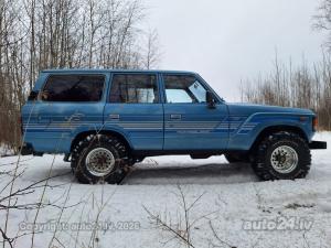 Blue Toyota Land Cruiser 1984 in Tallinn, with an engine capacity of 4.00 L and mileage of 429 thousand km for 12500 €, photo 8 on AUTOMOTO.COM.LV