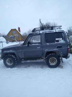 Zils Toyota Land Cruiser 1987 Viļņa, ar dzinēja tilpumu 2.40 L un nobraukumu 285 tūkst. km par 6000 €, foto 2 vietnē AUTOMOTO.COM.LV