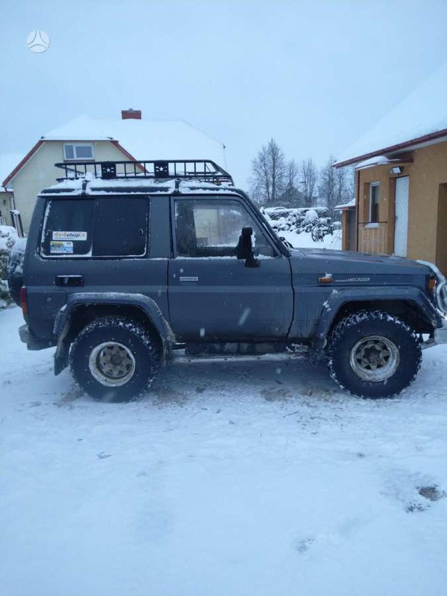 Zils Toyota Land Cruiser 1987 Viļņa, ar dzinēja tilpumu 2.40 L un nobraukumu 285 tūkst. km par 6000 €, foto 3 vietnē AUTOMOTO.COM.LV
