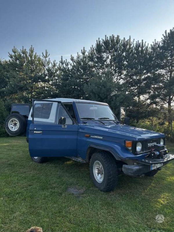 Blue Toyota Land Cruiser 1988 in Klaipeda, with an engine capacity of 4.00 L and mileage of 173 thousand km for 11000 €, photo 1 on AUTOMOTO.COM.LV