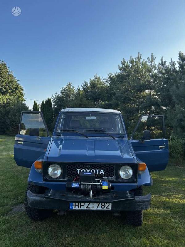 Blue Toyota Land Cruiser 1988 in Klaipeda, with an engine capacity of 4.00 L and mileage of 173 thousand km for 11000 €, photo 2 on AUTOMOTO.COM.LV