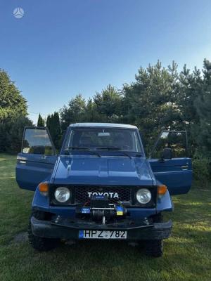 Blue Toyota Land Cruiser 1988 in Klaipeda, with an engine capacity of 4.00 L and mileage of 173 thousand km for 11000 €, photo 3 on AUTOMOTO.COM.LV