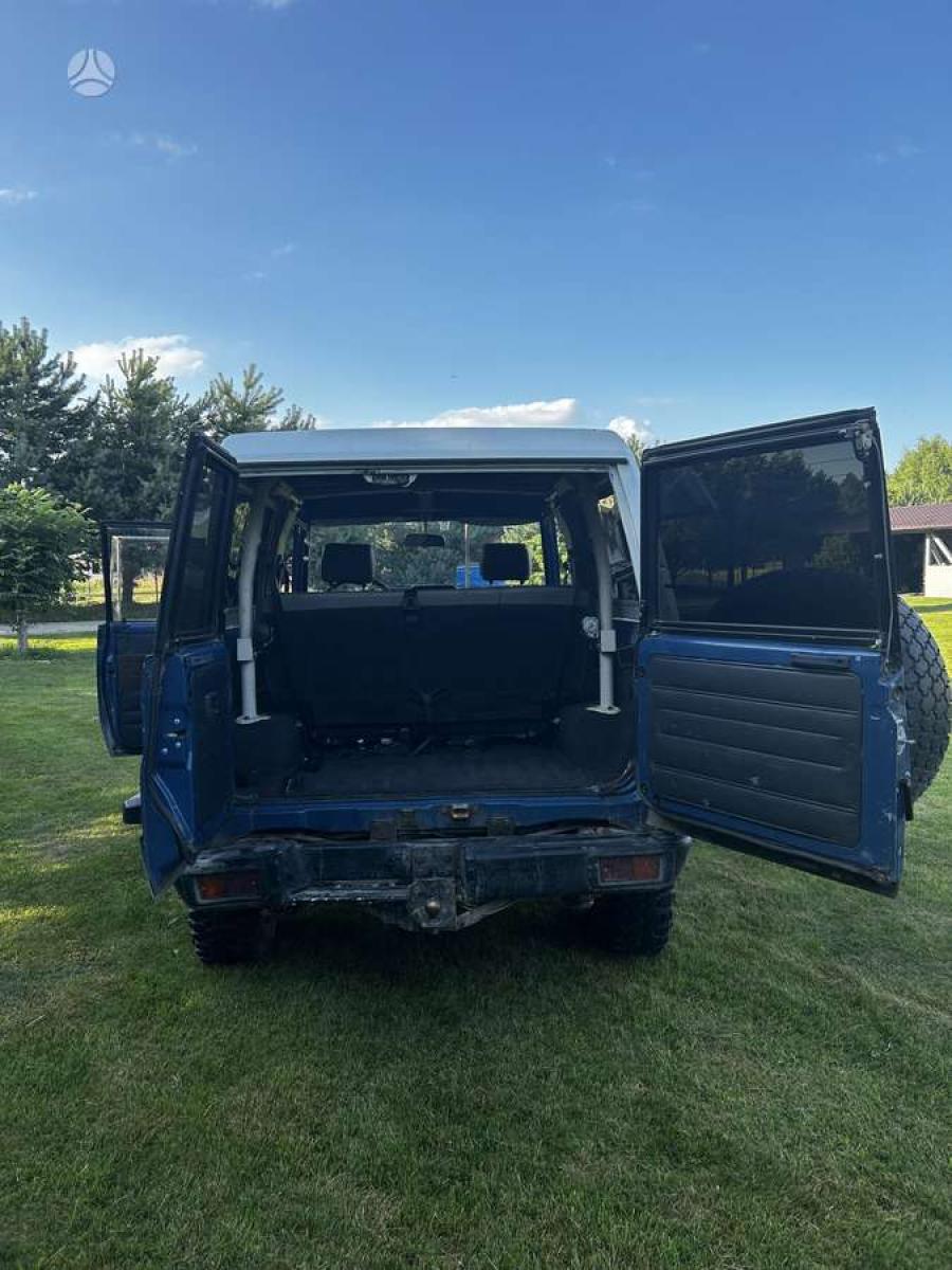 Blue Toyota Land Cruiser 1988 in Klaipeda, with an engine capacity of 4.00 L and mileage of 173 thousand km for 11000 €, photo 7 on AUTOMOTO.COM.LV