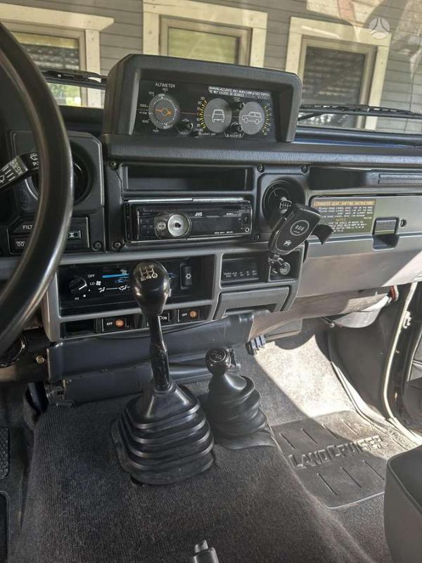 Blue Toyota Land Cruiser 1988 in Klaipeda, with an engine capacity of 4.00 L and mileage of 173 thousand km for 11000 €, photo 8 on AUTOMOTO.COM.LV