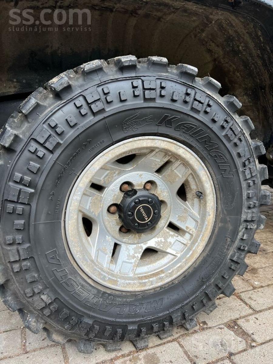 Blue Toyota Land Cruiser 1990 in Riga, with an engine capacity of 2.40 L and mileage of 293 thousand km for 4950 €, photo 15 on AUTOMOTO.COM.LV