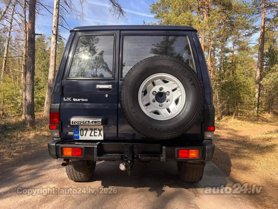 Blue Toyota Land Cruiser 1993 in Saue, with an engine capacity of 2.40 L and mileage of 180 thousand km for 15500 €, photo 8 on AUTOMOTO.COM.LV
