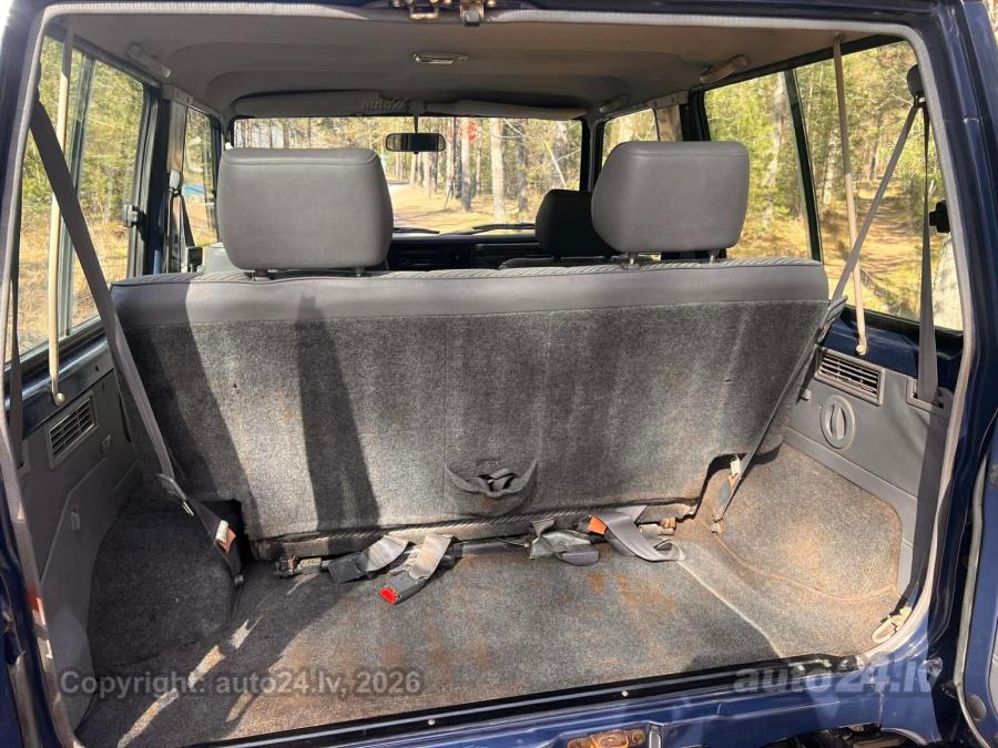 Blue Toyota Land Cruiser 1993 in Saue, with an engine capacity of 2.40 L and mileage of 180 thousand km for 15500 €, photo 10 on AUTOMOTO.COM.LV