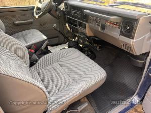 Blue Toyota Land Cruiser 1993 in Saue, with an engine capacity of 2.40 L and mileage of 180 thousand km for 15500 €, photo 12 on AUTOMOTO.COM.LV