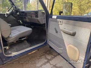 Blue Toyota Land Cruiser 1993 in Saue, with an engine capacity of 2.40 L and mileage of 180 thousand km for 15500 €, photo 13 on AUTOMOTO.COM.LV