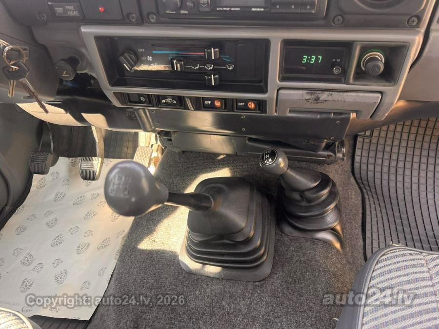 Blue Toyota Land Cruiser 1993 in Saue, with an engine capacity of 2.40 L and mileage of 180 thousand km for 15500 €, photo 16 on AUTOMOTO.COM.LV