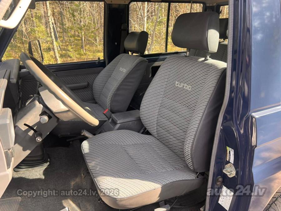 Blue Toyota Land Cruiser 1993 in Saue, with an engine capacity of 2.40 L and mileage of 180 thousand km for 15500 €, photo 21 on AUTOMOTO.COM.LV