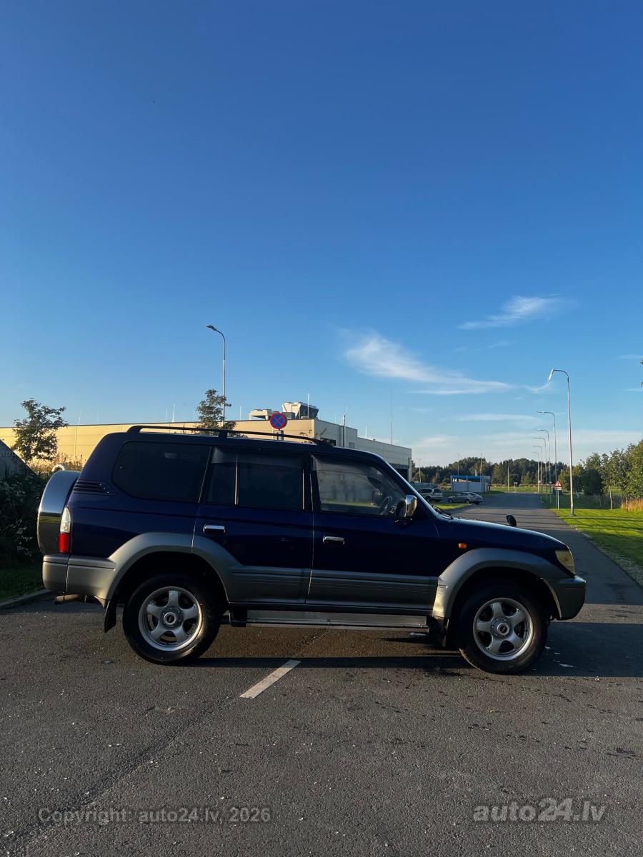 Zils Toyota Land Cruiser 1996 Tallina, ar dzinēja tilpumu 3.00 L un nobraukumu 160 tūkst. km par 5999 €, foto 4 vietnē AUTOMOTO.COM.LV