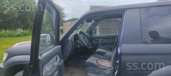 Blue Toyota Land Cruiser 1999 in Bauska, with an engine capacity of 3.00 L and mileage of 279 thousand km for 7000 €, photo 2 on AUTOMOTO.COM.LV