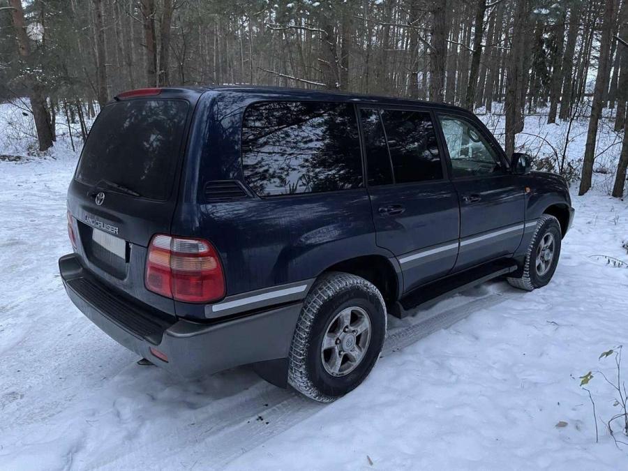 Blue Toyota Land Cruiser 2000 in Utena, with an engine capacity of 4.16 L and mileage of 440 thousand km for 15350 €, photo 5 on AUTOMOTO.COM.LV