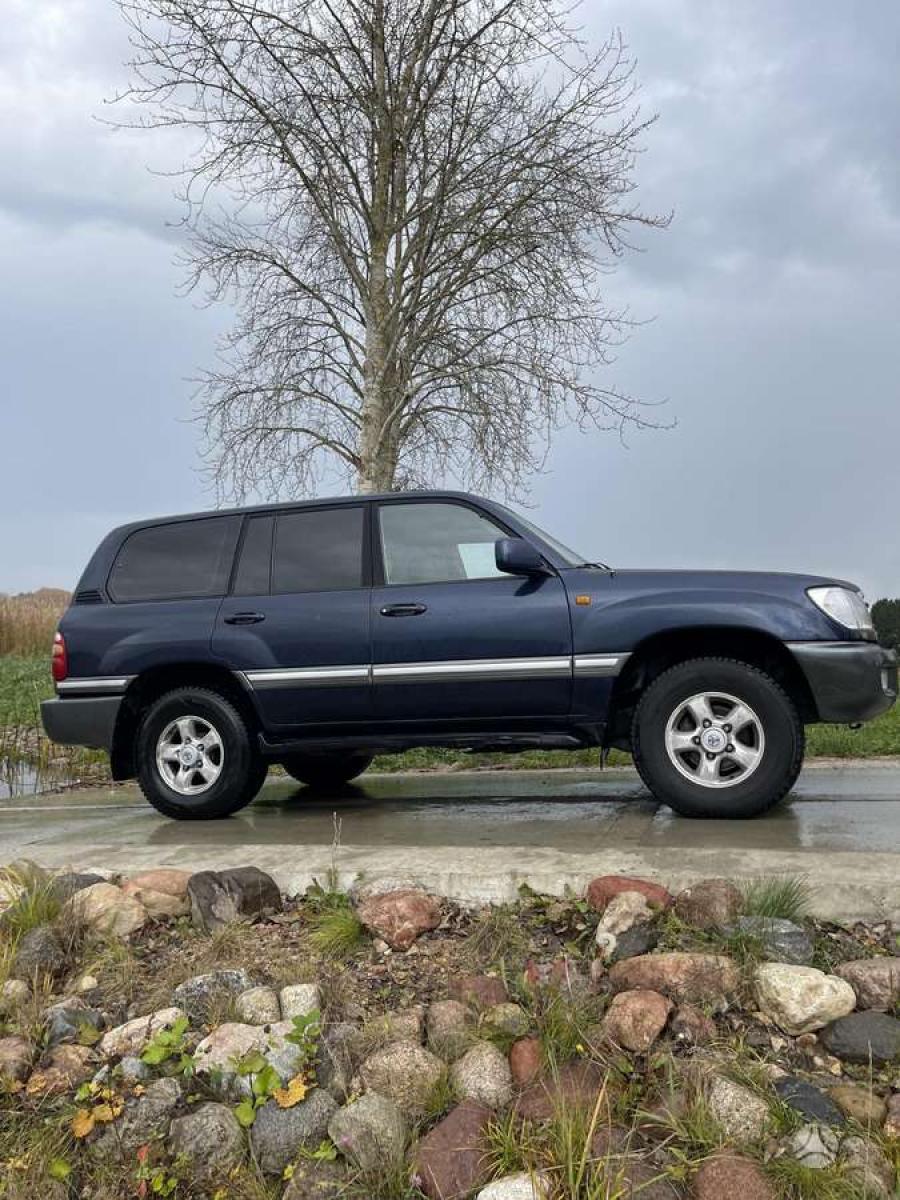 Blue Toyota Land Cruiser 2000 in Utena, with an engine capacity of 4.16 L and mileage of 440 thousand km for 15350 €, photo 27 on AUTOMOTO.COM.LV