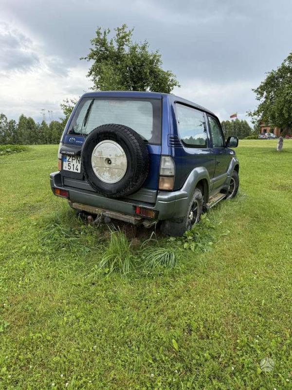 Blue Toyota Land Cruiser 2000 in Moletai, with an engine capacity of 2.98 L and mileage of 152 thousand km for 3900 €, photo 3 on AUTOMOTO.COM.LV