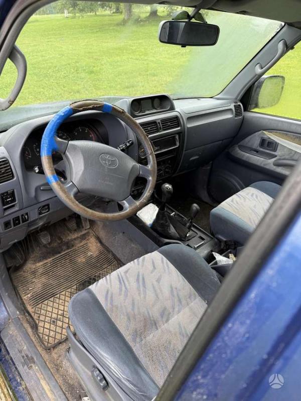 Blue Toyota Land Cruiser 2000 in Moletai, with an engine capacity of 2.98 L and mileage of 152 thousand km for 3900 €, photo 6 on AUTOMOTO.COM.LV