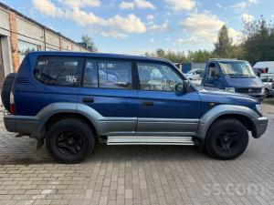 Zils Toyota Land Cruiser 2001 Rīga, ar dzinēja tilpumu 3.00 L un nobraukumu 303 tūkst. km par 5000 €, foto 4 vietnē AUTOMOTO.COM.LV