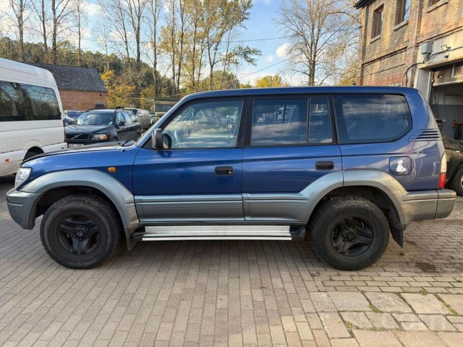 Zils Toyota Land Cruiser 2001 Rīga, ar dzinēja tilpumu 3.00 L un nobraukumu 303 tūkst. km par 4850 €, foto 3 vietnē AUTOMOTO.COM.LV