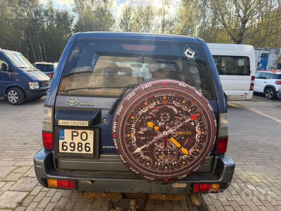 Zils Toyota Land Cruiser 2001 Rīga, ar dzinēja tilpumu 3.00 L un nobraukumu 303 tūkst. km par 4850 €, foto 5 vietnē AUTOMOTO.COM.LV