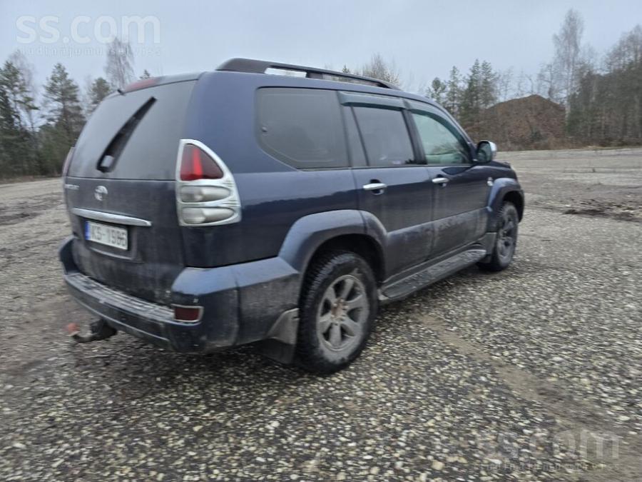Zils Toyota Land Cruiser 2003 Valka, ar dzinēja tilpumu 3.00 L un nobraukumu 335 tūkst. km par 6100 €, foto 3 vietnē AUTOMOTO.COM.LV