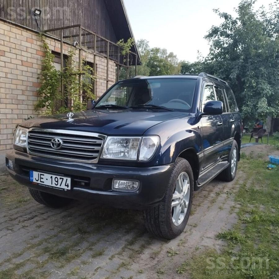 Zils Toyota Land Cruiser 2005 Ogre, ar dzinēja tilpumu 4.70 L un nobraukumu 231 tūkst. km par 16000 €, foto 1 vietnē AUTOMOTO.COM.LV