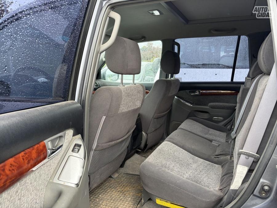 Zils Toyota Land Cruiser 2006 Viļņa, ar dzinēja tilpumu 3.00 L un nobraukumu 325 tūkst. km par 9600 €, foto 8 vietnē AUTOMOTO.COM.LV