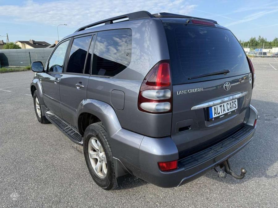 Blue Toyota Land Cruiser 2006 in Vilnius, with an engine capacity of 2.98 L and mileage of 325 thousand km for 9399 €, photo 7 on AUTOMOTO.COM.LV