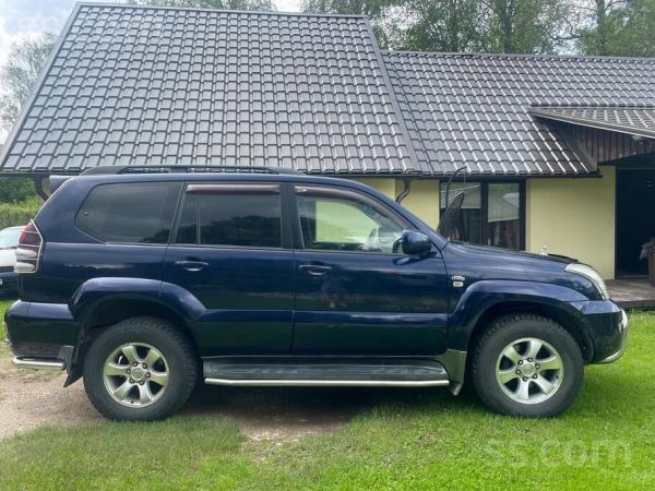 Blue Toyota Land Cruiser 2006 in Madona, with an engine capacity of 3.00 L and mileage of 374 thousand km for 10300 €, photo 4 on AUTOMOTO.COM.LV