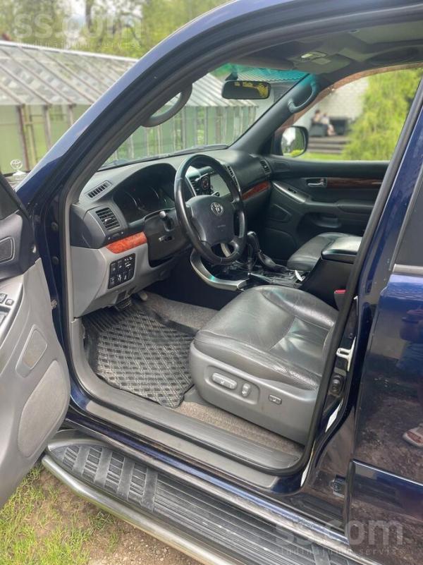 Blue Toyota Land Cruiser 2006 in Madona, with an engine capacity of 3.00 L and mileage of 374 thousand km for 10300 €, photo 7 on AUTOMOTO.COM.LV