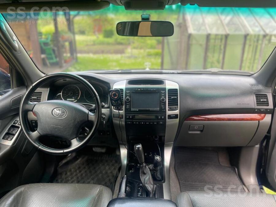 Blue Toyota Land Cruiser 2006 in Madona, with an engine capacity of 3.00 L and mileage of 374 thousand km for 10300 €, photo 9 on AUTOMOTO.COM.LV