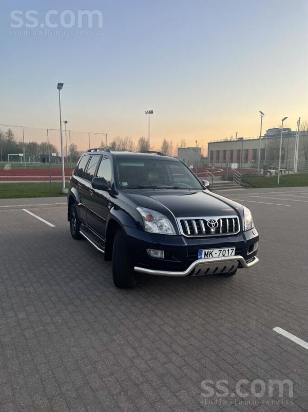 Blue Toyota Land Cruiser 2007 in Saldus, with an engine capacity of 3.00 L and mileage of 410 thousand km for 10400 €, photo 1 on AUTOMOTO.COM.LV