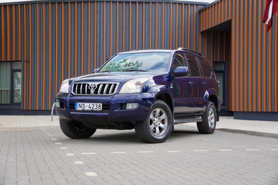Zils Toyota Land Cruiser 2009 Rīga, ar dzinēja tilpumu 3.00 L un nobraukumu 279 tūkst. km par 13300 €, foto 1 vietnē AUTOMOTO.COM.LV