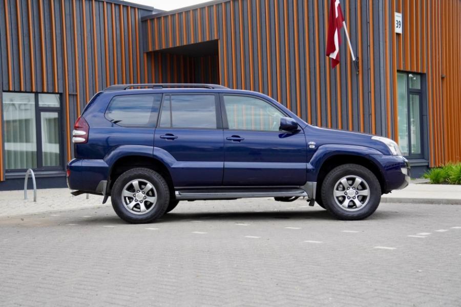 Zils Toyota Land Cruiser 2009 Rīga, ar dzinēja tilpumu 3.00 L un nobraukumu 279 tūkst. km par 13300 €, foto 5 vietnē AUTOMOTO.COM.LV