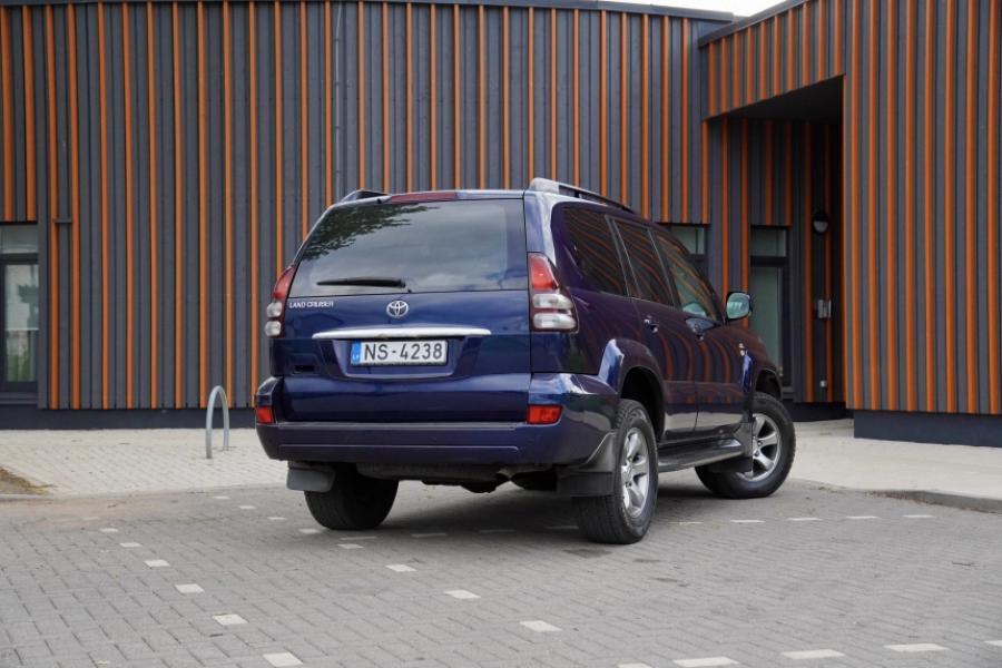 Zils Toyota Land Cruiser 2009 Rīga, ar dzinēja tilpumu 3.00 L un nobraukumu 279 tūkst. km par 13300 €, foto 7 vietnē AUTOMOTO.COM.LV