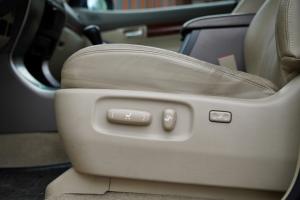Zils Toyota Land Cruiser 2009 Rīga, ar dzinēja tilpumu 3.00 L un nobraukumu 279 tūkst. km par 13300 €, foto 17 vietnē AUTOMOTO.COM.LV