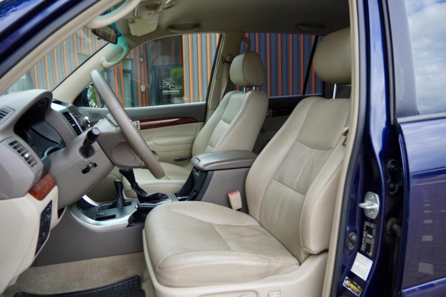 Zils Toyota Land Cruiser 2009 Rīga, ar dzinēja tilpumu 3.00 L un nobraukumu 279 tūkst. km par 13300 €, foto 24 vietnē AUTOMOTO.COM.LV
