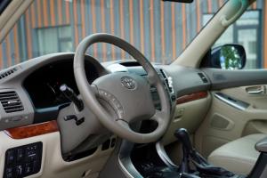 Zils Toyota Land Cruiser 2009 Rīga, ar dzinēja tilpumu 3.00 L un nobraukumu 279 tūkst. km par 13300 €, foto 25 vietnē AUTOMOTO.COM.LV